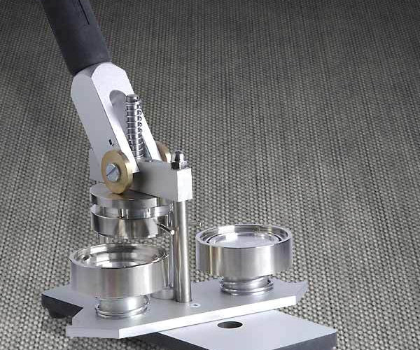 Badgematic Buttonmaschine Typ 900 – mia mai